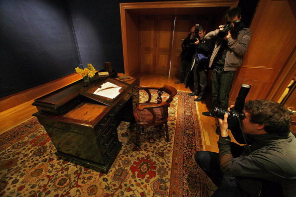 Charles Dickens' Desk To Go On Permanent Display At Museum | wfmynews2.com