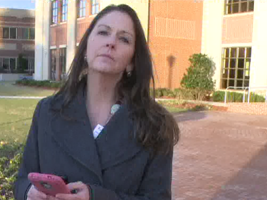 Deaf Woman Texts 911 For Help After Seeing Kids Alone in Car ...