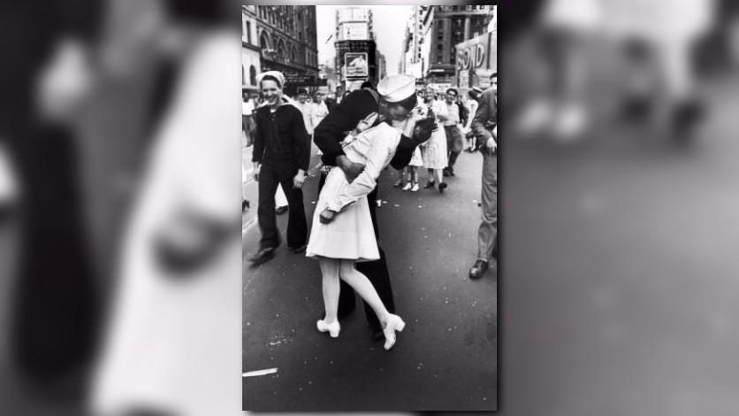 August 14, 1945: NC Sailor Kissing Nurse Captured in Iconic Photo ...