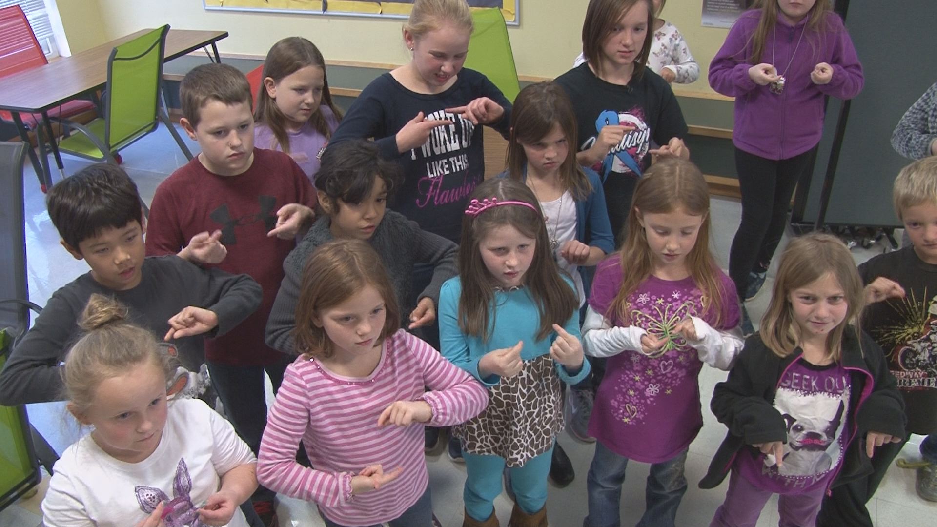 Students learn sign language to help deaf classmate feel included ...