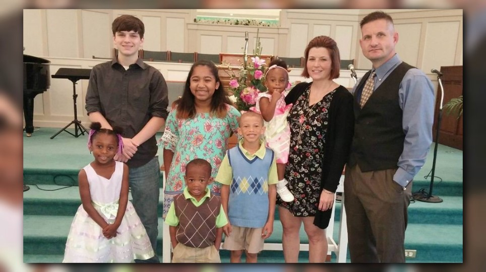 Family grows to 10 after couple adopts five siblings | ksdk.com